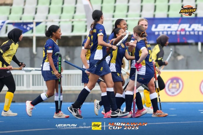 SuperSport Schools Plus | Esteves applauds SA u17 girls after ...